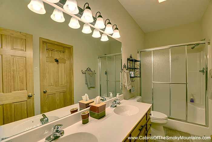 Pigeon Forge Cabin - LeConte Grandview - 6 Bedroom - Sleeps 12