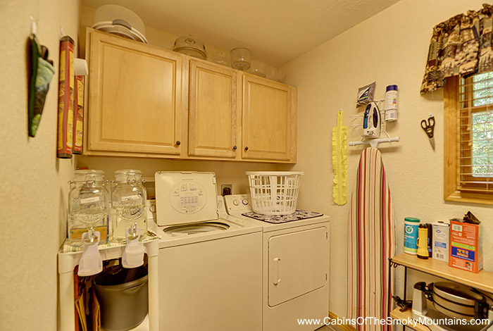 Pigeon Forge Cabin - LeConte Grandview - 6 Bedroom - Sleeps 12