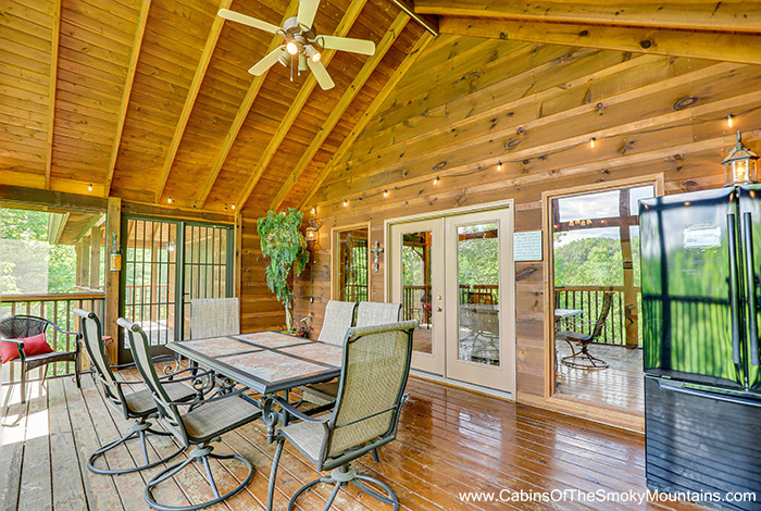 Pigeon Forge Cabin - LeConte Grandview - 6 Bedroom - Sleeps 12