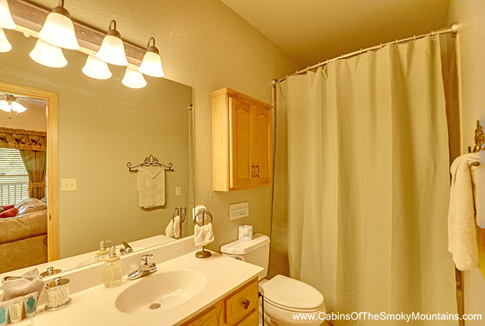 Pigeon Forge Cabin - LeConte Grandview - 6 Bedroom - Sleeps 12