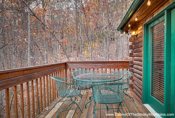 Pigeon Forge Cabin - Hideaway Cabin - 3 Bedroom - Sleeps 10