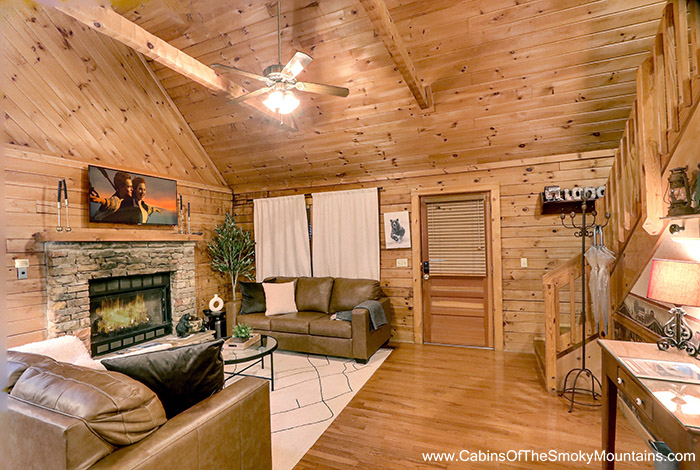 Pigeon Forge Cabin - Hideaway Cabin - 3 Bedroom - Sleeps 10